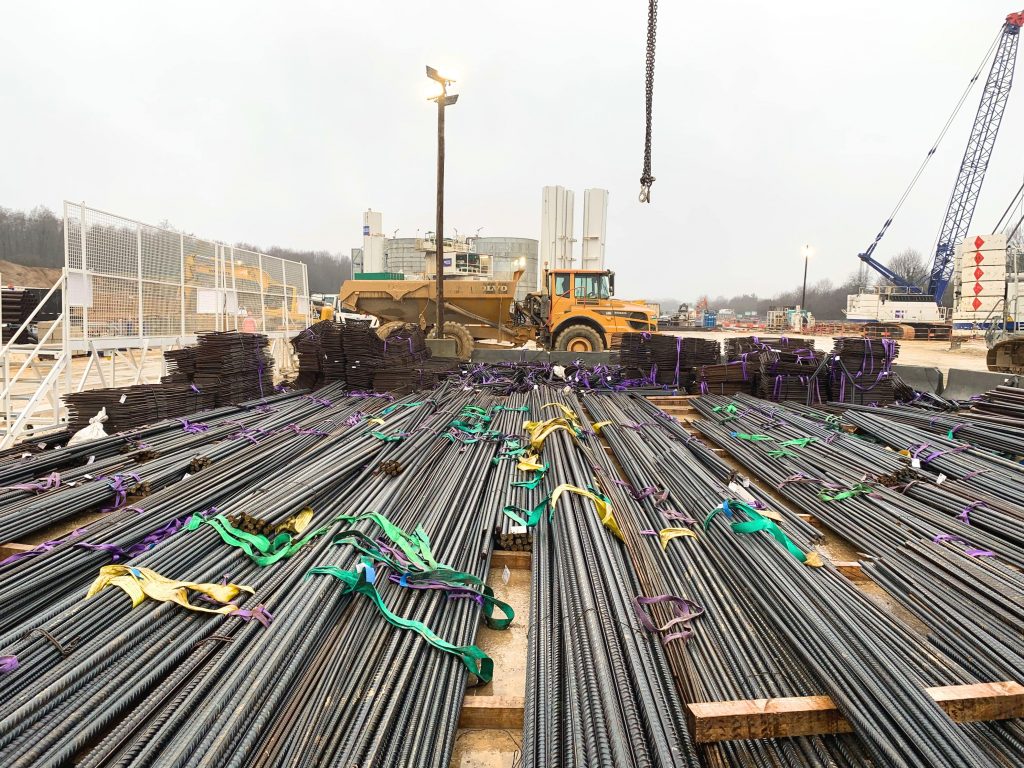 Un total de 16500 tonnes d'armatures sera posé par le groupe Sendin ...